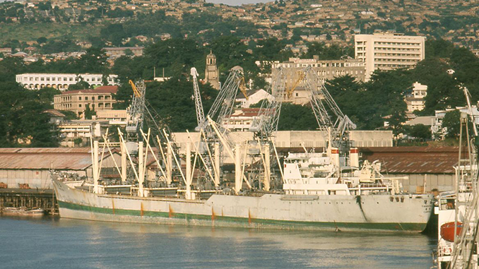 Le quai principal du port de Matadi en attente de réhabilitation ...